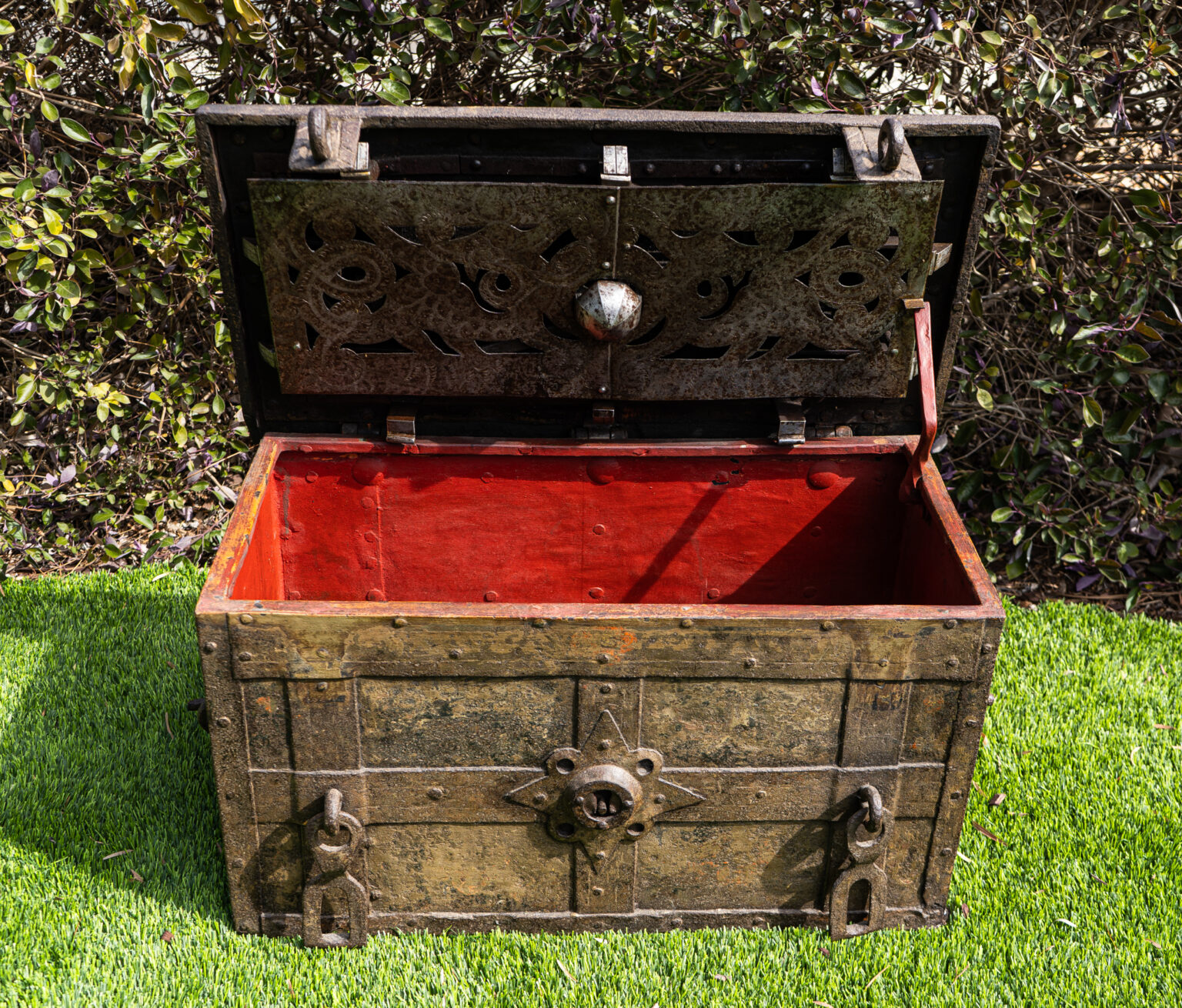 17th Century Wrought Iron Armada Chest with Original Key | Commodore ...